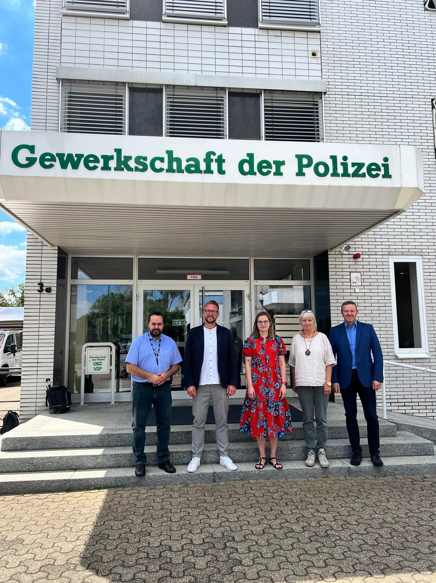 Mit Sicherheit zurück zum Erfolgsflughafen Düsseldorf! › Zanda Martens MdB